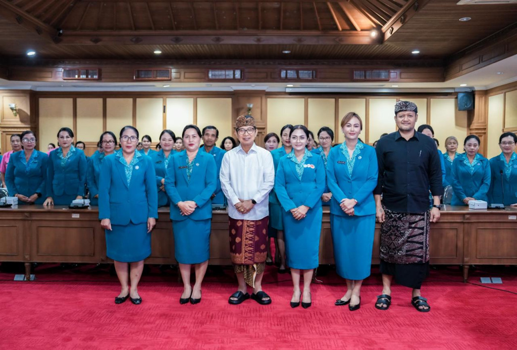 Pengukuhan dan Serah Terima Jabatan Ketua TP PKK, POSYANDU dan DAKRANASDA BADUNG 2025 - 2030 ...